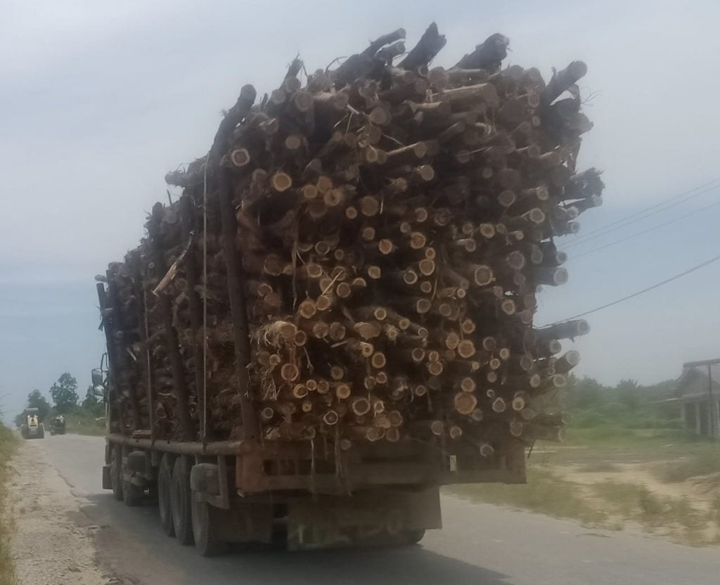 Aneh! Palang Portal Terpasang Permanen Truk Bermuatan Bisa Keluar Masuk ...