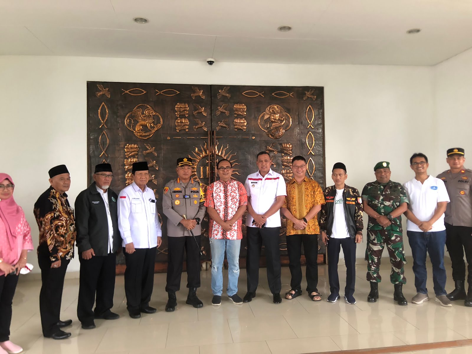 Plt Wali Kota Bekasi Pastikan Perayaan Natal 2022 Berjalan Dengan Aman ... Plt Wali Kota Bekasi Pastikan Perayaan Natal 2022 Berjalan Dengan Aman ...
