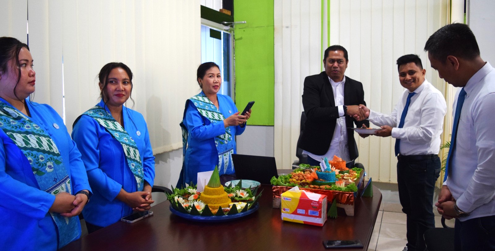 BRI CABANG AMPANA PERINGATI HUT BRI KE-128 SECARA MERIAH - Fakta Hukum ...