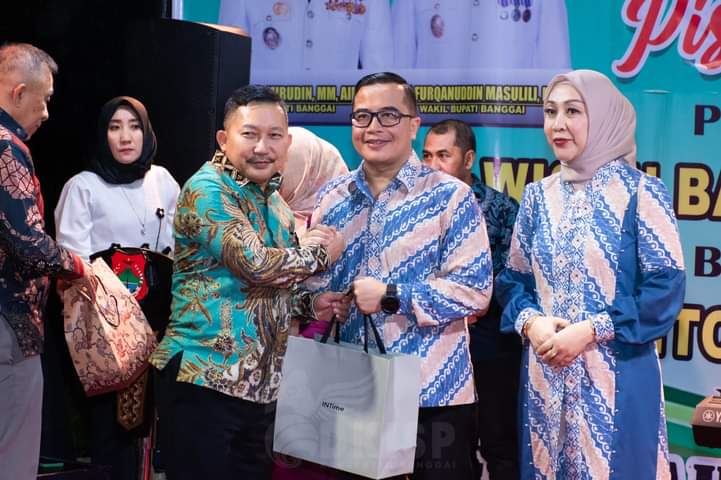 PEMKAB BANGGAI GELAR PISAH SAMBUT KAJARI YANG LAMA DENGAN KAJARI YANG BARU - Fakta Hukum Indonesia